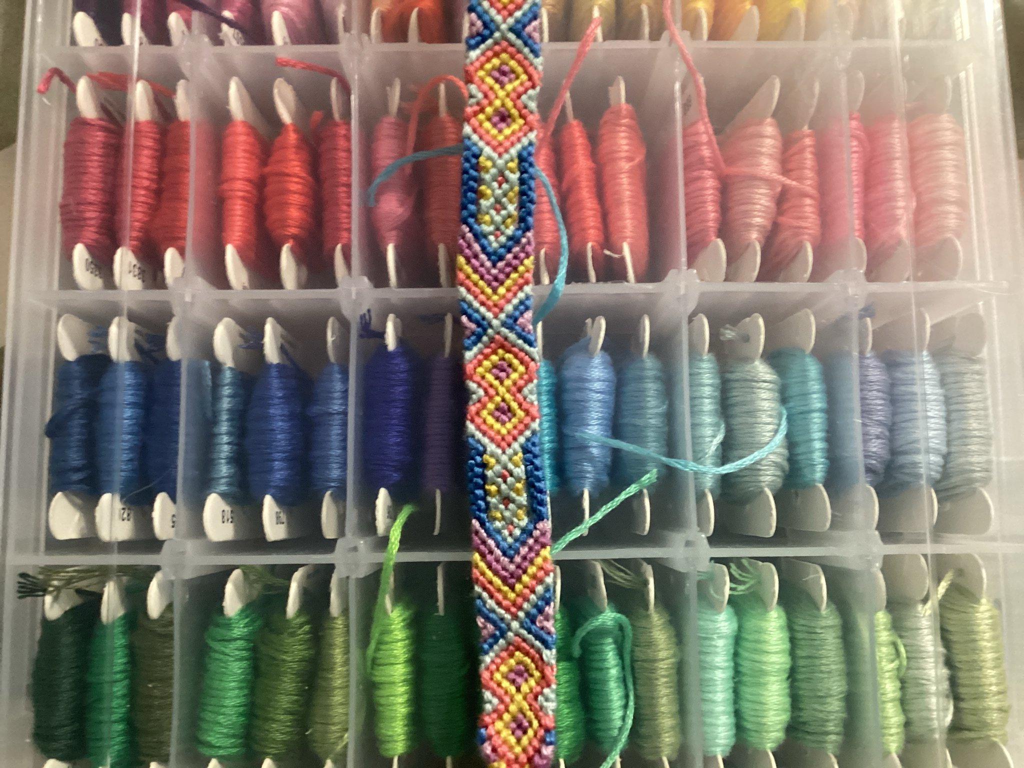 Photos of #28009 page 2 | BraceletBook