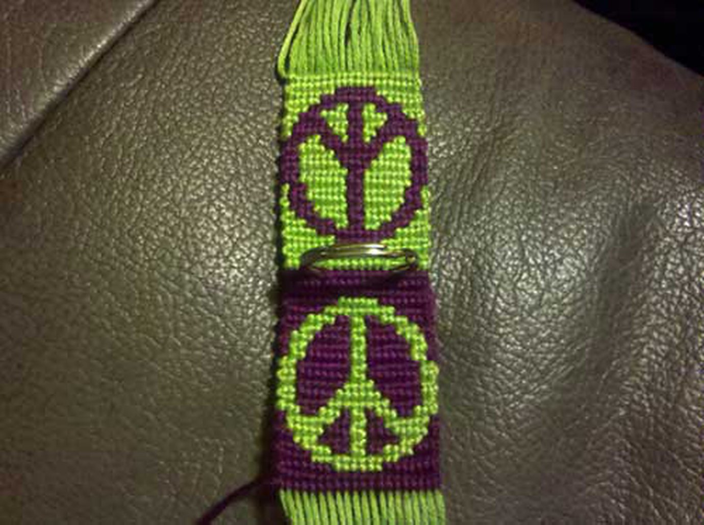 The reversible alpha keychain tutorial | BraceletBook