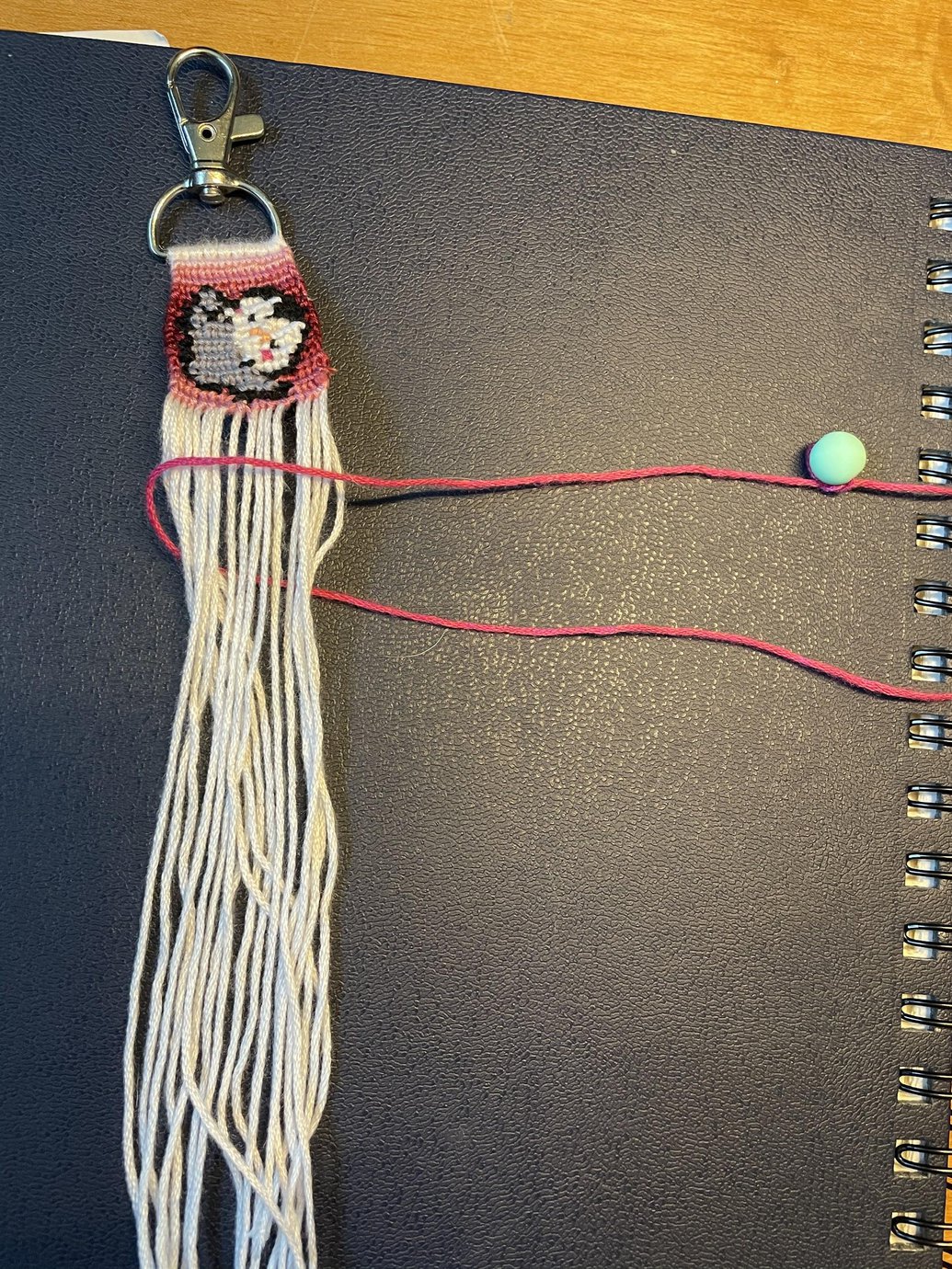 How to end an alpha keychain with square knots tutorial | BraceletBook