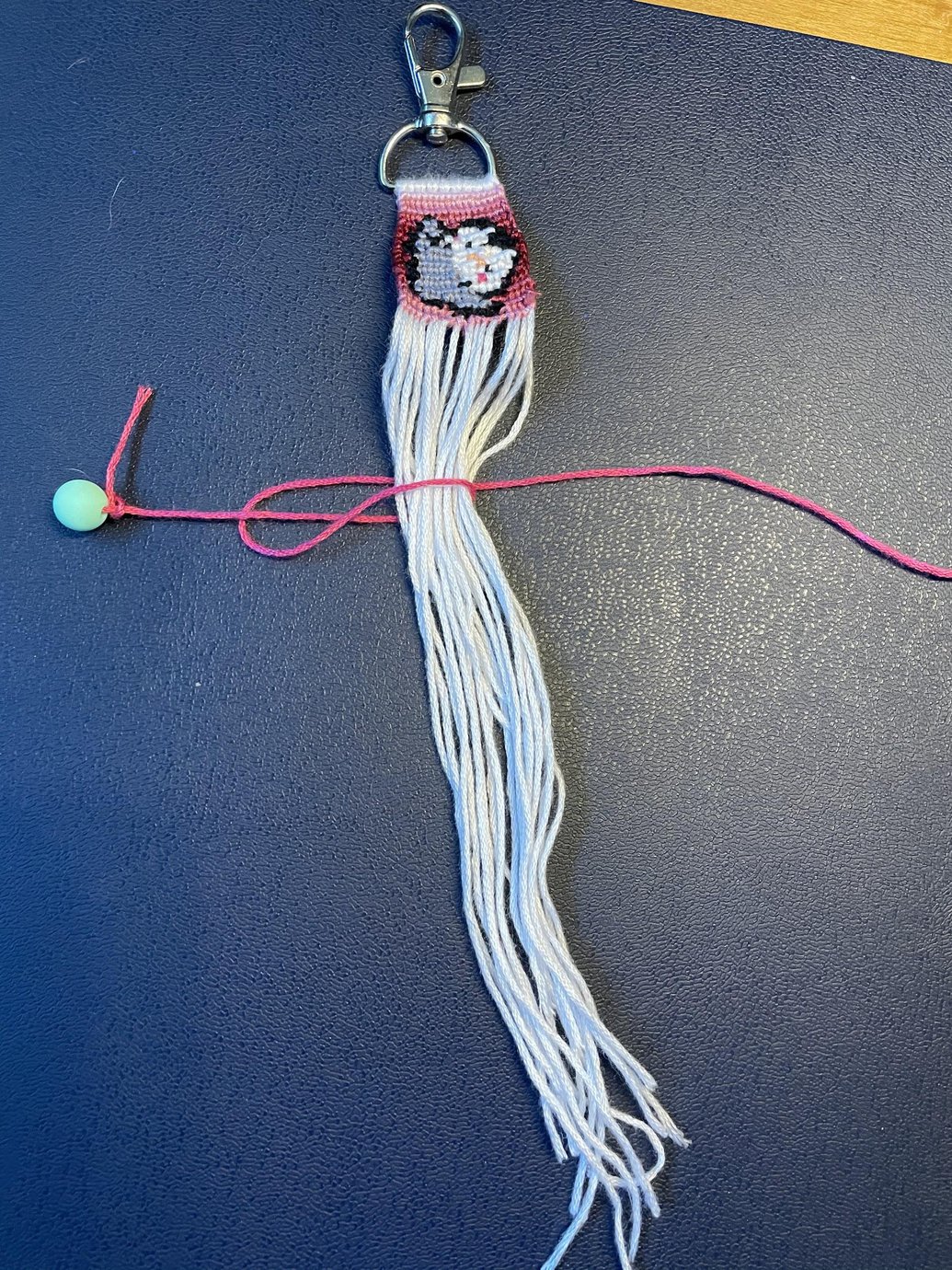 How to end an alpha keychain with square knots tutorial | BraceletBook