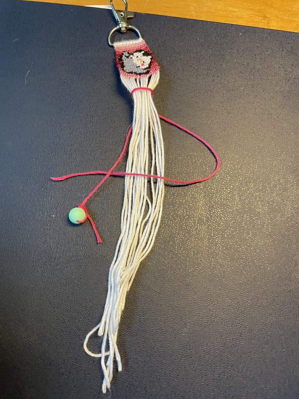 How to end an alpha keychain with square knots tutorial | BraceletBook