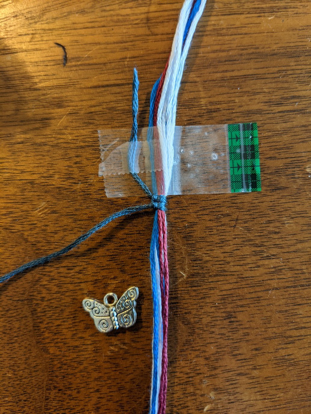 How to make a loop with a spare string tutorial | BraceletBook