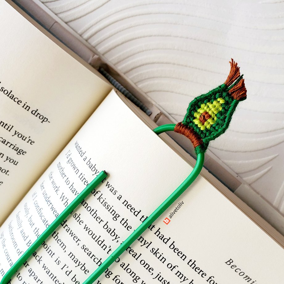 Mini Alpha Paperclip Bookmark tutorial | BraceletBook
