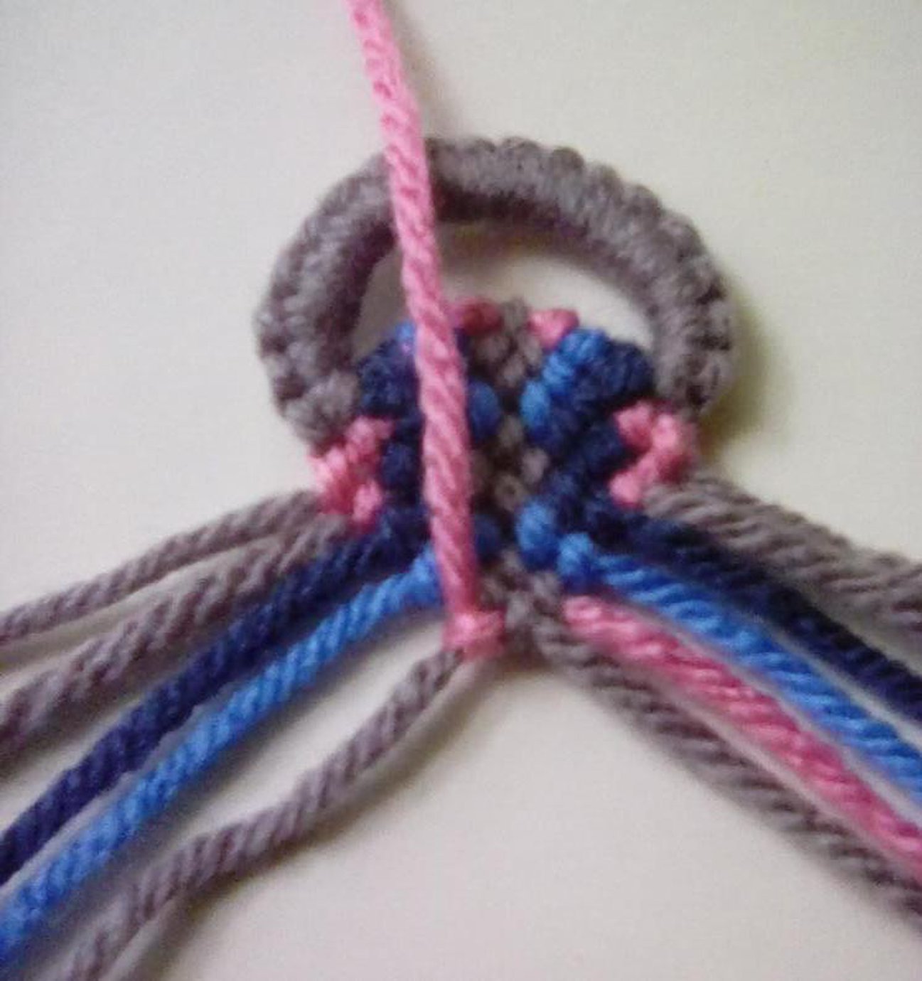 Shape it up! Circle chain bracelet tutorial | BraceletBook