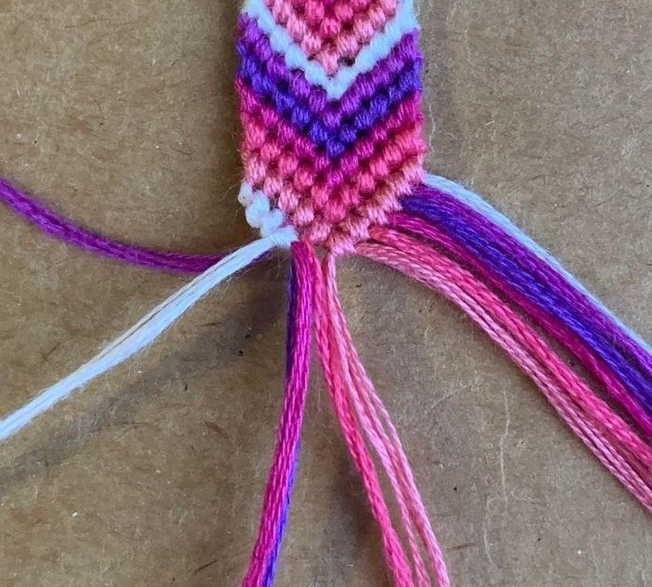 Triangle end with no ties for normals tutorial | BraceletBook