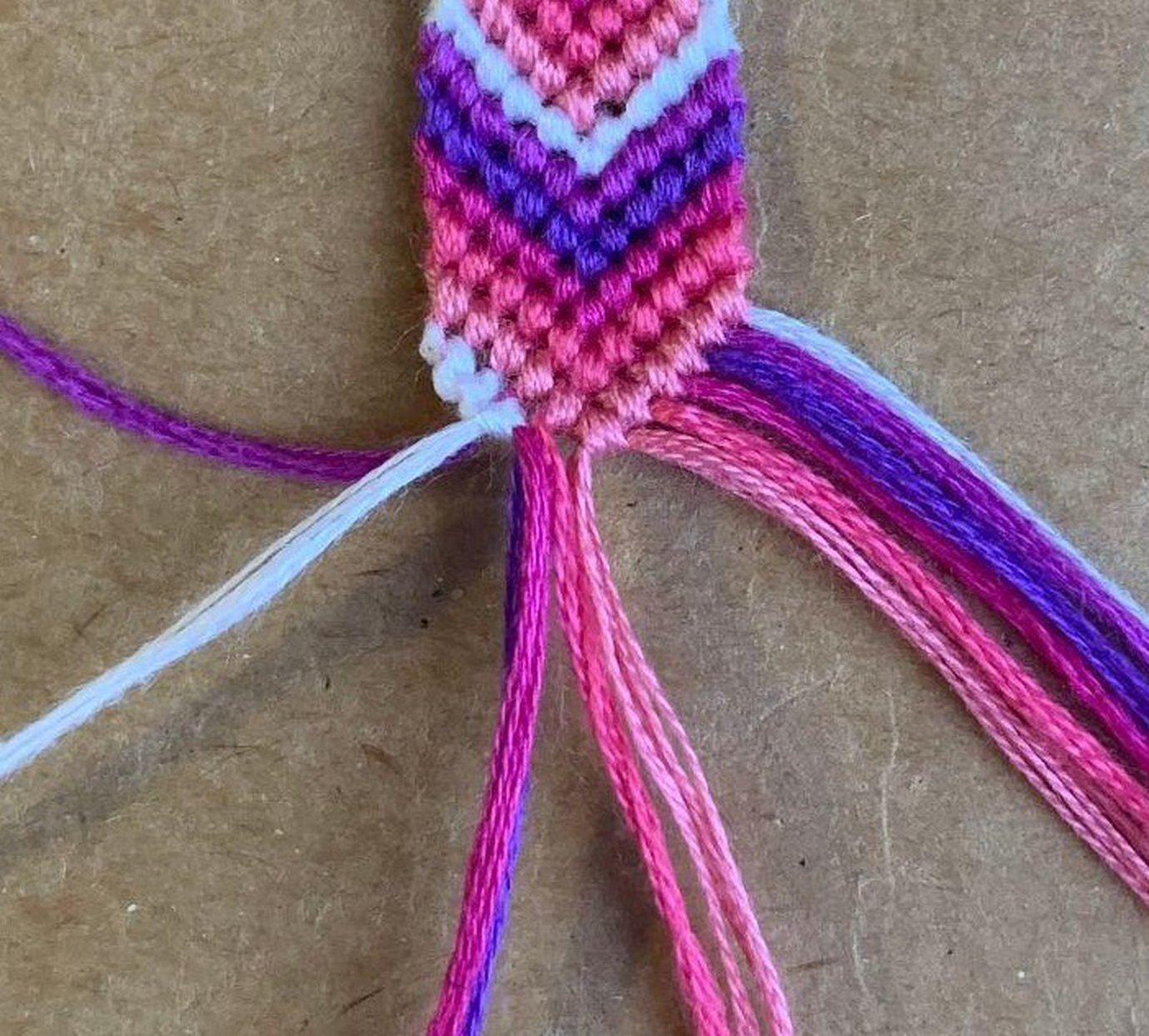 Triangle end with no ties for normals tutorial | BraceletBook