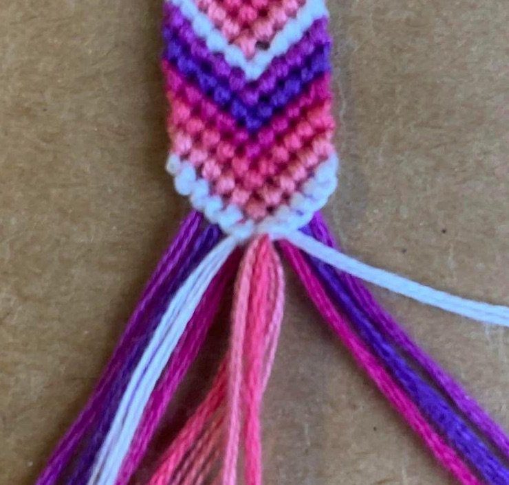 Triangle end with no ties for normals tutorial | BraceletBook