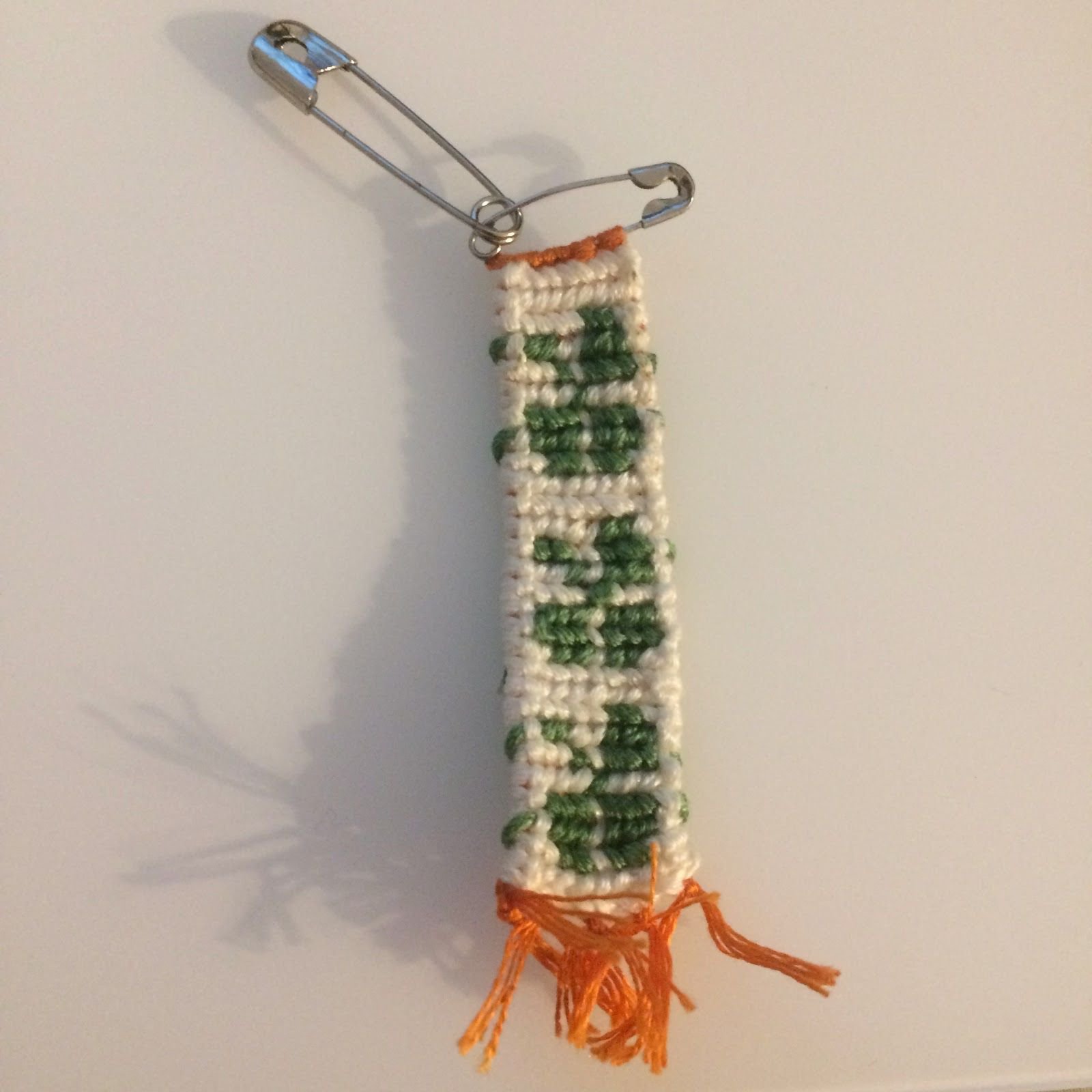 Never Lose Your Safety Pin Keychain Again tutorial | BraceletBook