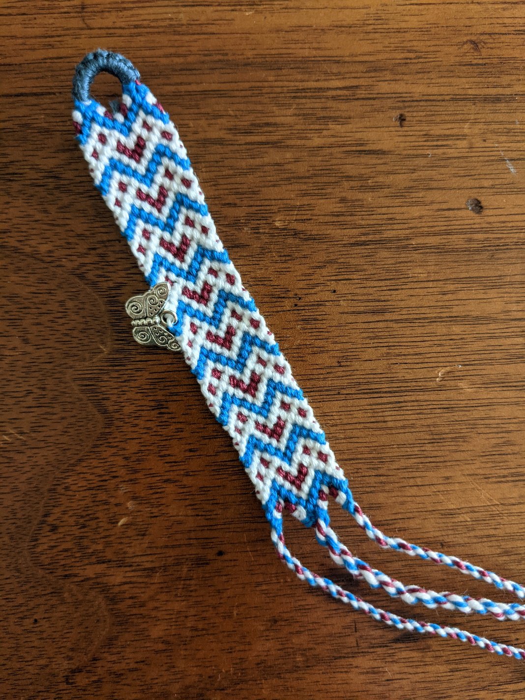 How to make a loop with a spare string tutorial | BraceletBook